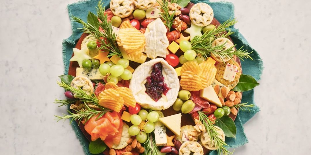 Winter gathering coming up? Assemble your own Christmas sharing board ...